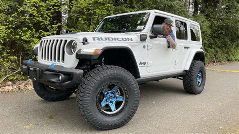 Video Lifting A 2021 Jeep® Wrangler Unlimited Rubicon 4xe Moparinsiders