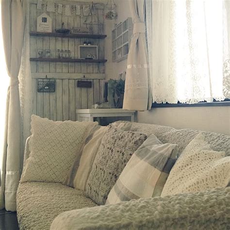 リビングみなさんのお部屋に少しずつおじゃまします皆さんいつもありがとう♡ニトリのクッションカバーホワイトシャビーなどのインテリア