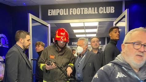 Principio Di Incendio Negli Spogliatoi Empoli Lecce Inizia Unora Dopo