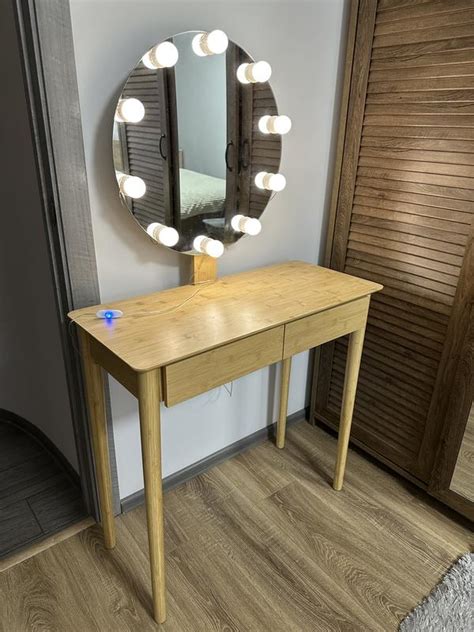 Класний туалетний столик з Jysk — ціна 3000 грн у каталозі Столи Купити товари для дому та