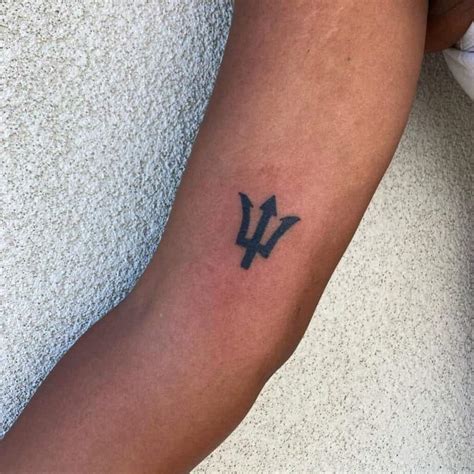 Dreizack Tattoo Bedeutungen Und Die 23 Verlockendsten Tinte Ideen