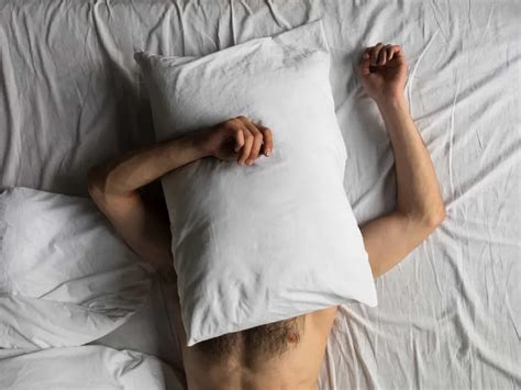 Maxlifestyle Men Should Sleep Naked To Improve Sperm