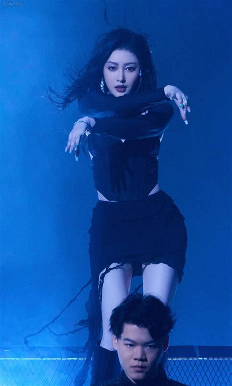 大侦探9侦心侦意演唱会张天爱美腿穿细跟长靴激情热舞11 17 图片 名腿网