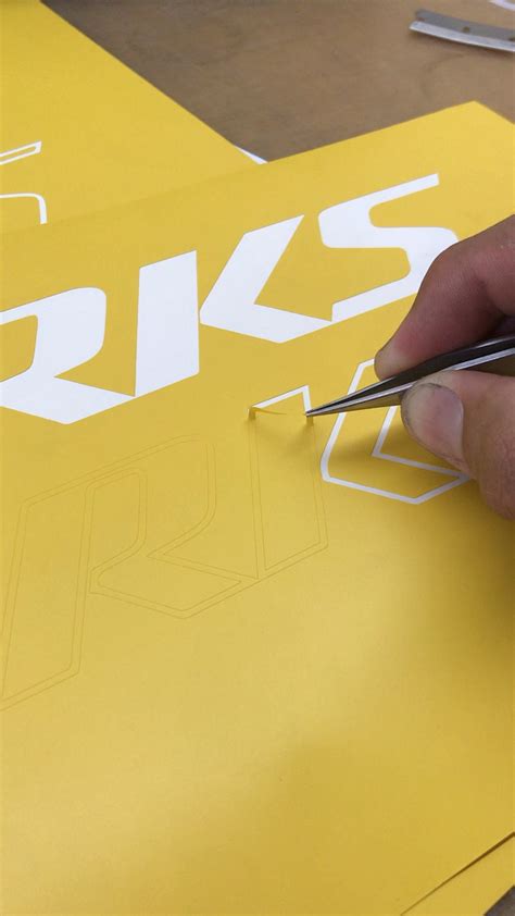 Weeding Vinyl Decals Is Harder To Film Than I Imagined R Oddlysatisfying