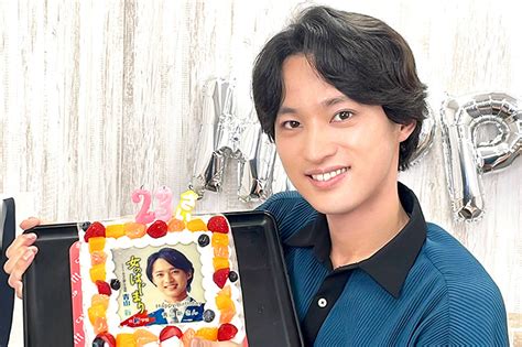 演歌第7世代イケメン歌手の青山新、初のバースデー配信ライブ開催！ 先輩歌手からのメッセージやサプライズに大感激