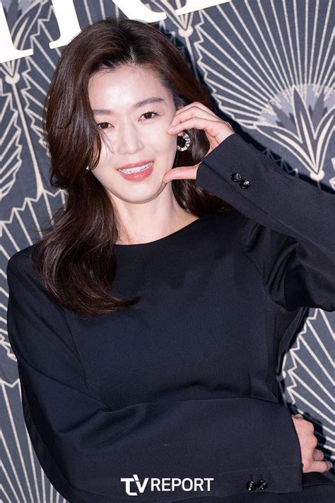 [t포토] 전지현 남심 저격 볼하트