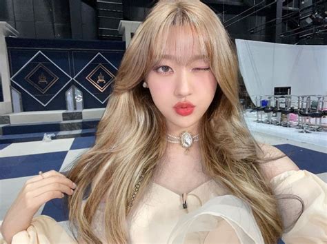 Pin By Emster On Loona Girl Odd Eyes Kpop Girls