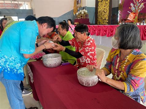 “พิธีรดน้ำดำหัวและผ้าป่าศิษย์เก่าโรงเรียนป่าแดดวิทยาคม” โรงเรียนป่า