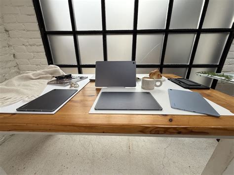 三星介绍 Galaxy Tab S10 Fe 和 Tab S10 Fe 。显示屏更大，但只有一个摄像头—— Samsung Magazine