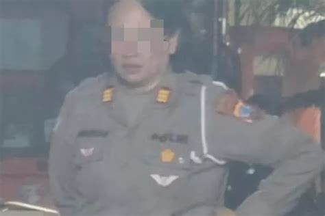 Oknum Polwan Berpangkat AKP Di Satlantas Polresta Manado Diduga