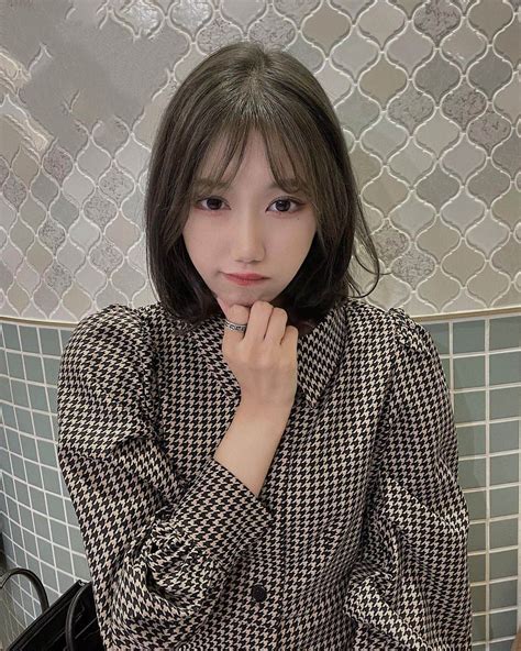 原田まゆさんのインスタグラム写真 原田まゆinstagram「 カメラ睨みがち Yurimental アイドルidol
