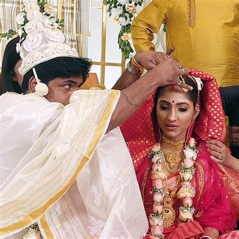 Durnibar Oindrila Marriage Photos গাঁটছড়া বাঁধলেন দুর্নিবার মোহর বিয়ের পিঁড়ি ধরলেন প্রসেনজিৎ