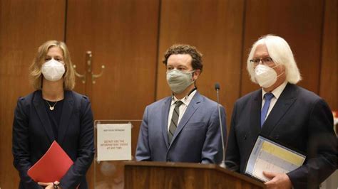 Mindestens 30 Jahre Haft Danny Masterson Wegen Vergewaltigung Schuldig