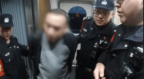 警探号丨一男子在列车上醉酒滋事用灭火器砸车门 被北京铁警拘留14天肖某旅客济南
