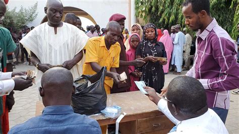 Old Naira Notes Cbn Insists On Jan 31 Deadline Shuns Calls For
