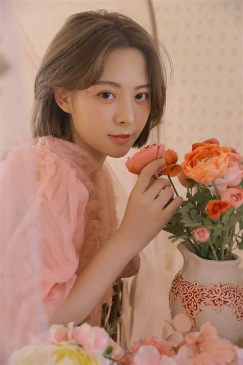 艺图语 20220804 屈服温柔 Mia 微图坊