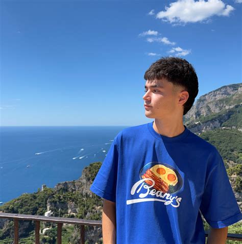 Lezer Estrena Per Bandera Una Oda A Lamor Que Perdura En El Record