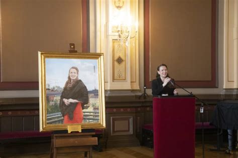 Anna Kaisa Ikonen Pormestarin pitää olla myös kyläpäällikkö Kuntalehti