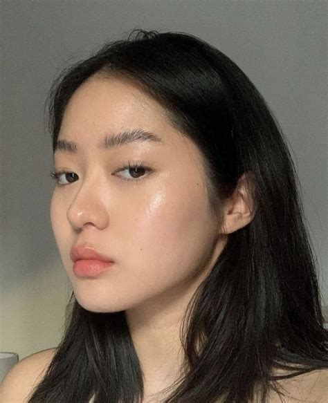 Pin Di M A Q U I L L A J E Gaya Rambut Sanggul Trik Makeup Gaya Rambut