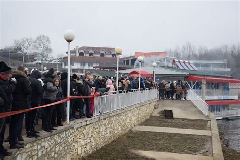 Одржано традиционално Богојављенско пливање за Часни Крст Краљево