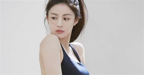 얼굴 천재 고윤정 레깅스 화보 Light And Shadow Women Camisole Top