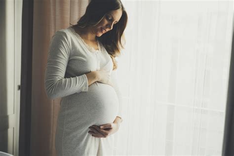 Nueve Ideas De Sesión De Fotos De Embarazo En Casa Fáciles Y Bonitas