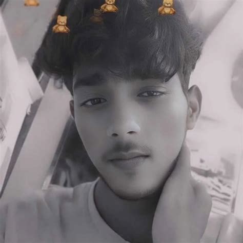 Insteadroyal🖤 Veerroyal21 • Threads Say More