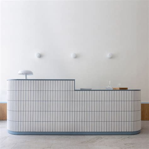 Greem Salon With Artifical Light And Shadow By Takara Space Design