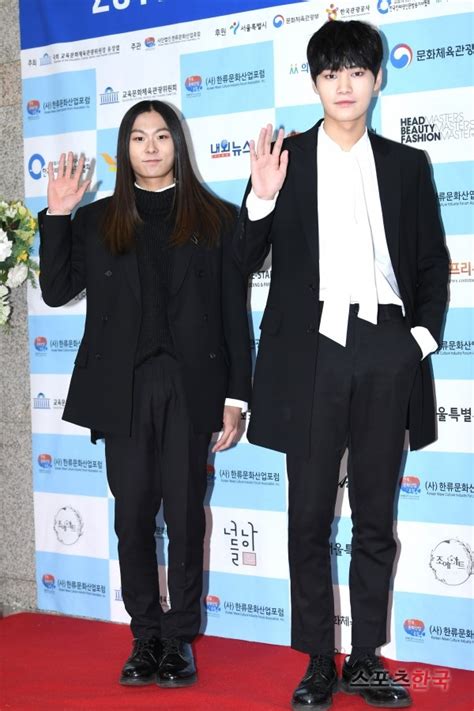 장문복·성현우 멋진 축하 공연 기대해주세요 2017 대한민국 한류대상시상식