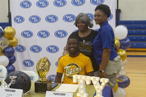 Football West Rusks Tyeskie Murphy And Harper Sign For Etbu