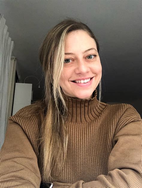 Laina Karosic Medium