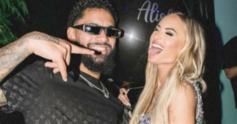 Douglas Lewis deklaron se ai mësoi anglisht për shkak të Alyssa