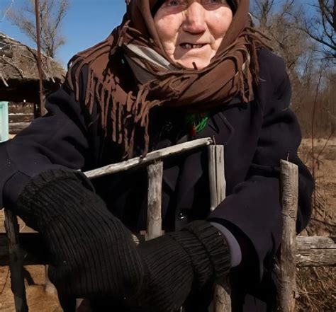 Jag Bestämde Mig För Att Besöka Min 90 åriga Granne För Att Gratulera