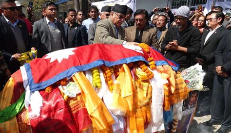प्रधानमन्त्रीद्वारा भक्तराज आचार्यको पार्थीव शरीरमा राष्ट्रिय झन्डा