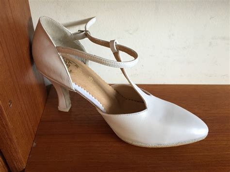 נעלי כלה חדשות לא ננעלו כלות להשגה