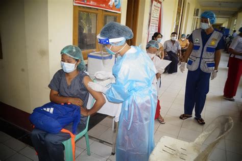 ဘိုကလေးမြို့နယ်တွင် ကျန်းမာရေးဝန်ထမ်းများအား ကိုဗစ် ၁၉ ကူးစက်ရောဂါကာကွယ