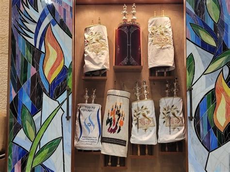 Congregation Beth Israel Displays New Commemorative Torah Cover