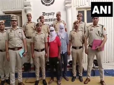 Delhi Police Recovers 320 Iphones Worth Rs 35 Crores Arrests Two Persons