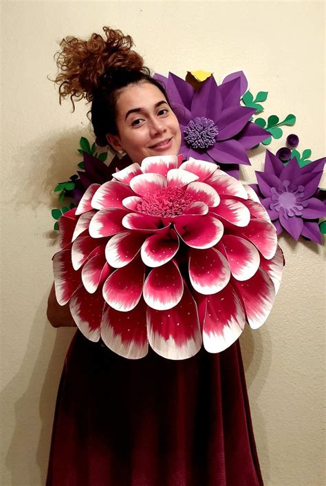 Pin By Addali Ferrer On Fiestas Giant Paper Flowers Paper Crafts Flower Crafts