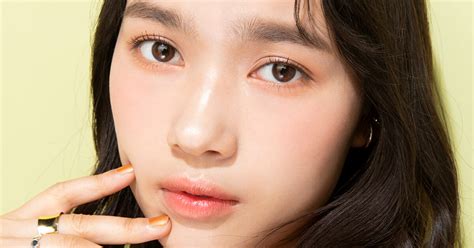 【のっぺり顔解消】顔の余白は【二段階チーク】で自然に埋める！【整形級！夢月メイク】｜美容メディアvoce（ヴォーチェ）