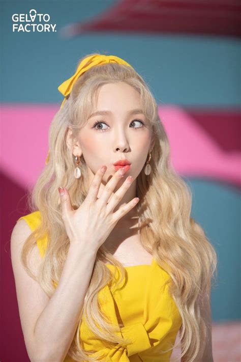 Gelato Factory Nails Cf Behind The Scenes Snsd Taeyeon 美人 顔 女の子 ドレス ヘア