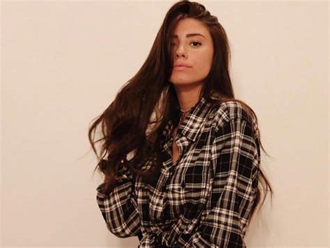 Uomini E Donne Angela Nasti è La Nuova Tronista Video Isa E Chia