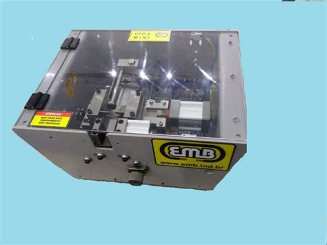 Máquina De Corte De Fios E Cabos Emb
