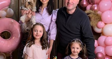 როგორ აღნიშნეს ვასო ფხაკაძემ და მისმა მეუღლემ შვილის დაბადების დღე ნახეთ ულამაზესი ოჯახის