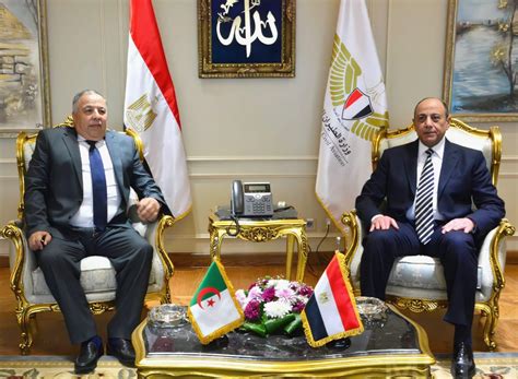 وزير الطيران يبحث مع السفير الجزائري تعزيز سبل التعاون المشترك بوابة