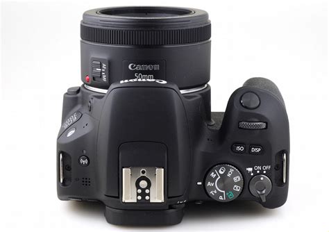 Canon EOS 200D - packshot