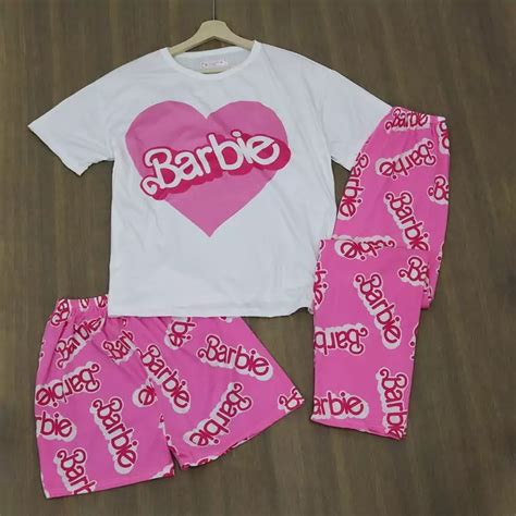 خرید و قیمت ست سه تیکه راحتی زنانه و دخترانه طرح باربی کد 10462 از غرفه مارک آنلاین