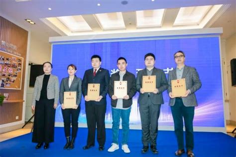 【宪法宣传周】弘扬宪法精神，普法全面为民！天山路街道开展宪法宣传周系列活动澎湃号·政务澎湃新闻 The Paper
