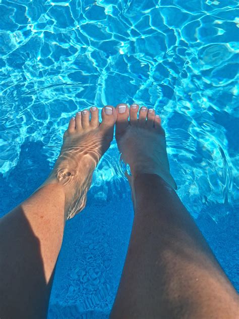 I Can Swim Really Well Can You Guess Why 😉 Rbigfeetgirls