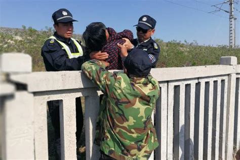 青荣城际铁路巡护大队海青铁路巡护中队成功制止一起卧轨自杀事件